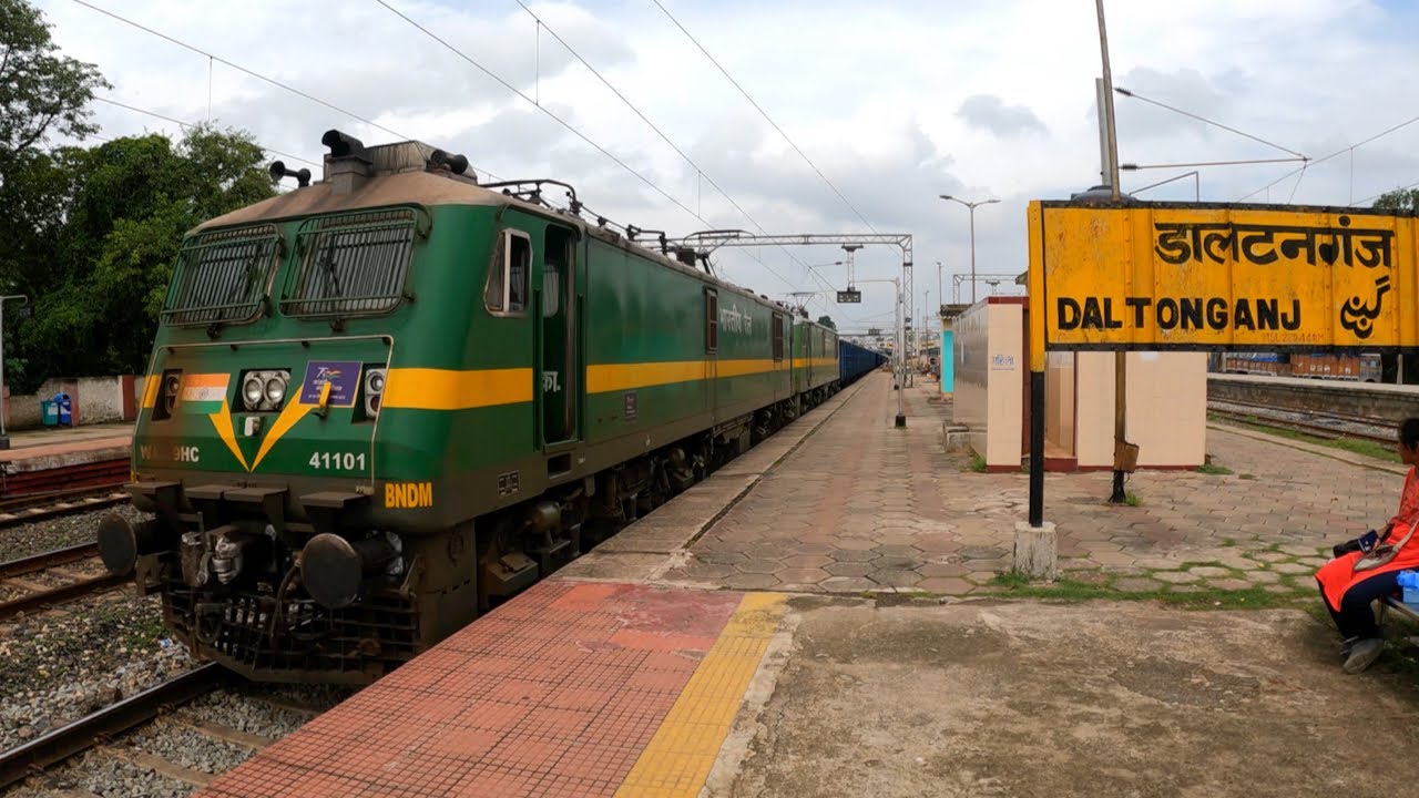Dual WAG 9 locomotive | Maal Gaadi Freight Train High Speed | Indian ...