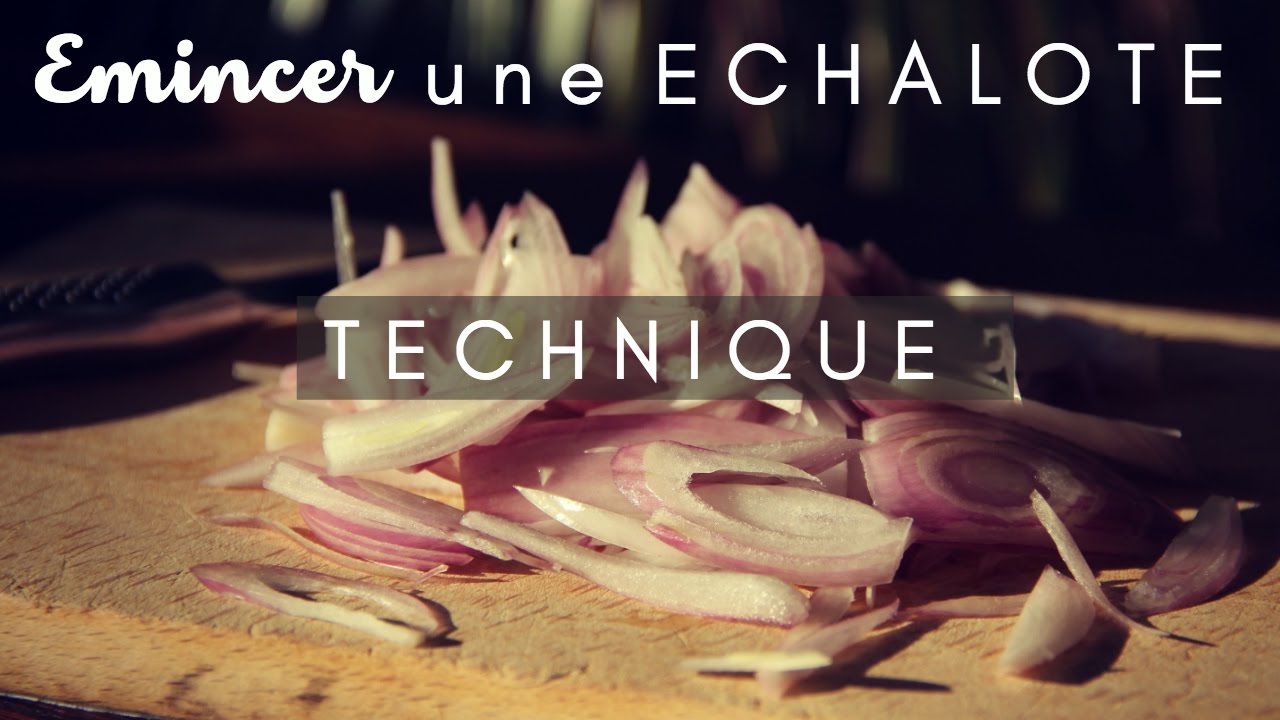Comment émincer une échalote ? | Techniques de cuisine - YouTube