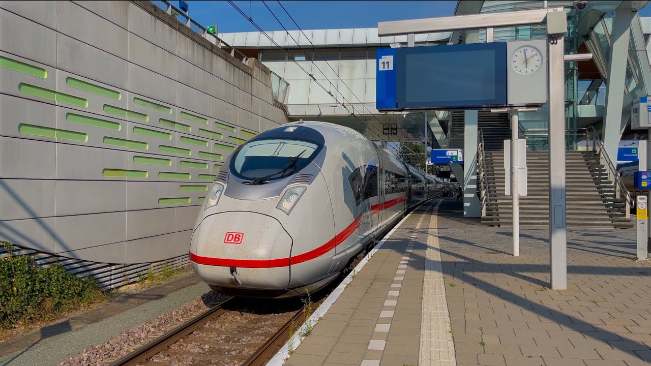 DB ICE 3 Neo vertrekt met lichtgroet vanaf station Arnhem Centraal ...