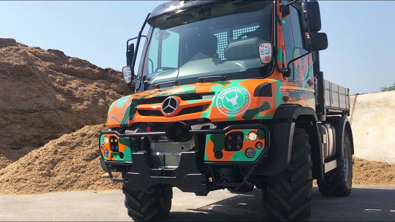 Am Internationalen Tag der Farbe zeigt sich der Unimog in einem ...
