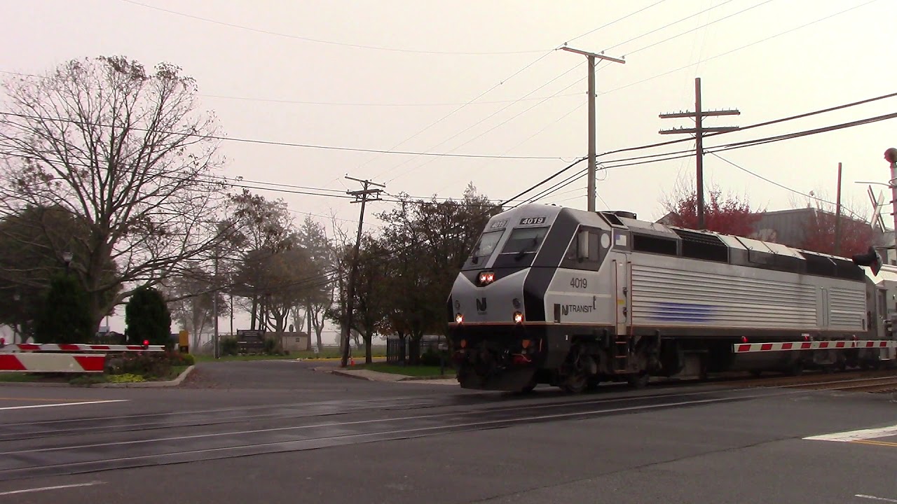 Full HD 60FPS: NJ Transit PL42AC 4019 Leads Train 4360 in Sea Girt 10 ...