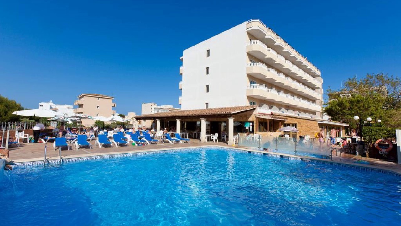 Blue Sea Hotel Don Jaime - Hotel in Cala Millor, Spain - YouTube