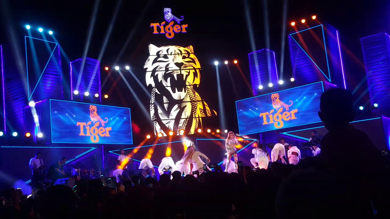 Teb Bobrek _ រាំឡូយកប់ - YouTube