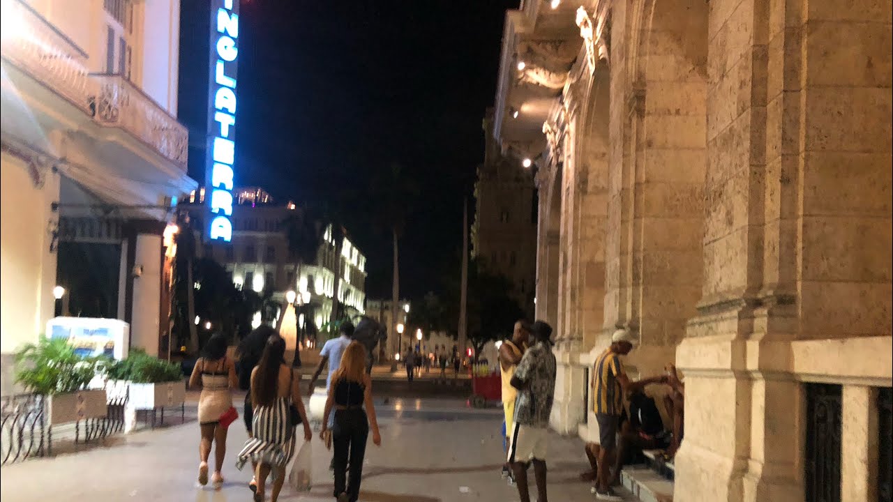 Inside a Cuban Night Club For One Minute - YouTube