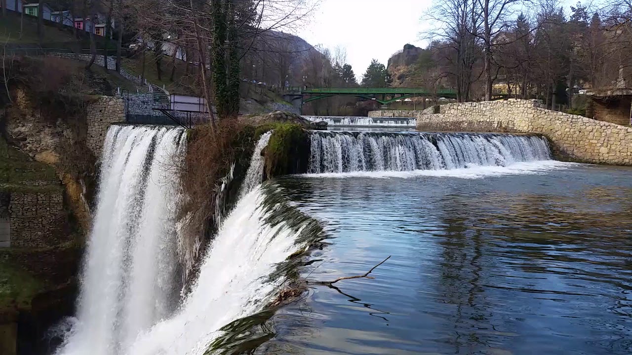 Pliva vodopad Jajce - YouTube