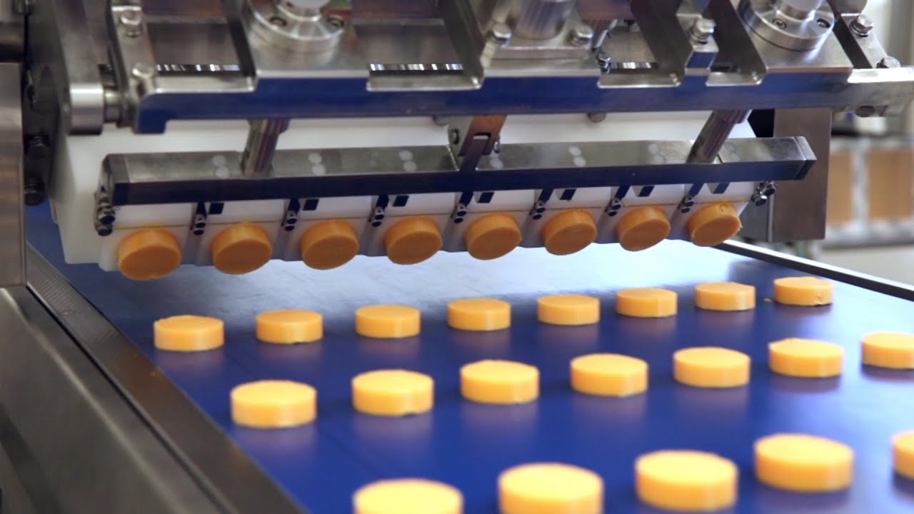 VEMAG - HP30E 8 up FST Shuttle 600mm Repak Cheese snacks 160g - YouTube