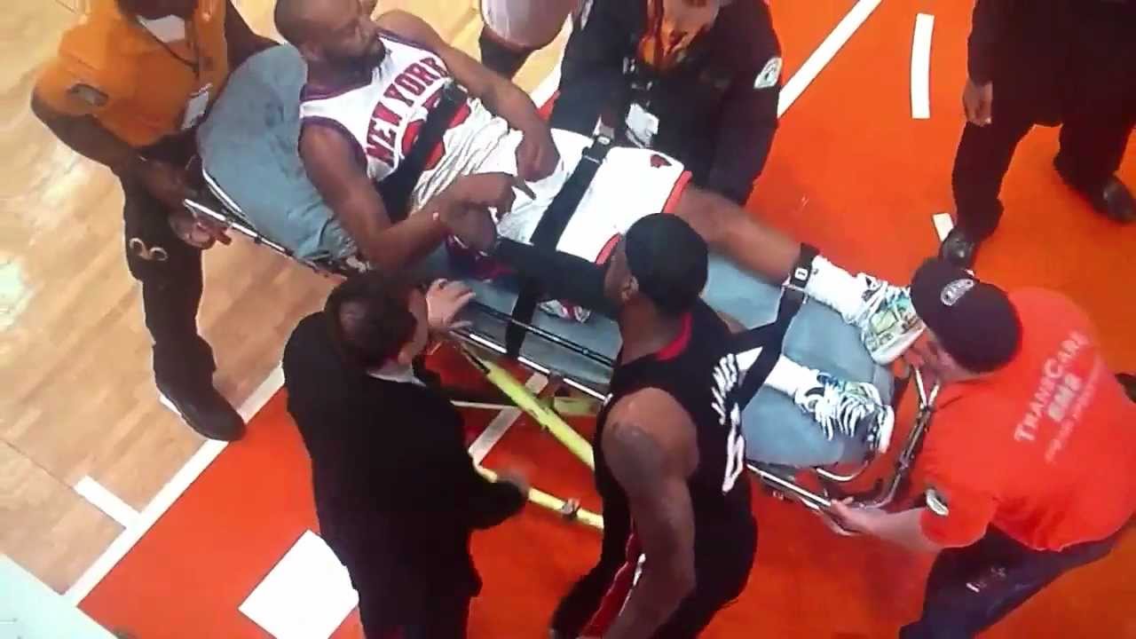 Baron Davis Knee Injury - YouTube