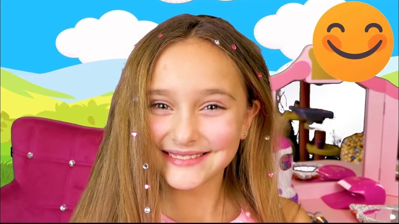 Sasha juega con juegos de maquillaje, juguetes para niños y peinado con ...