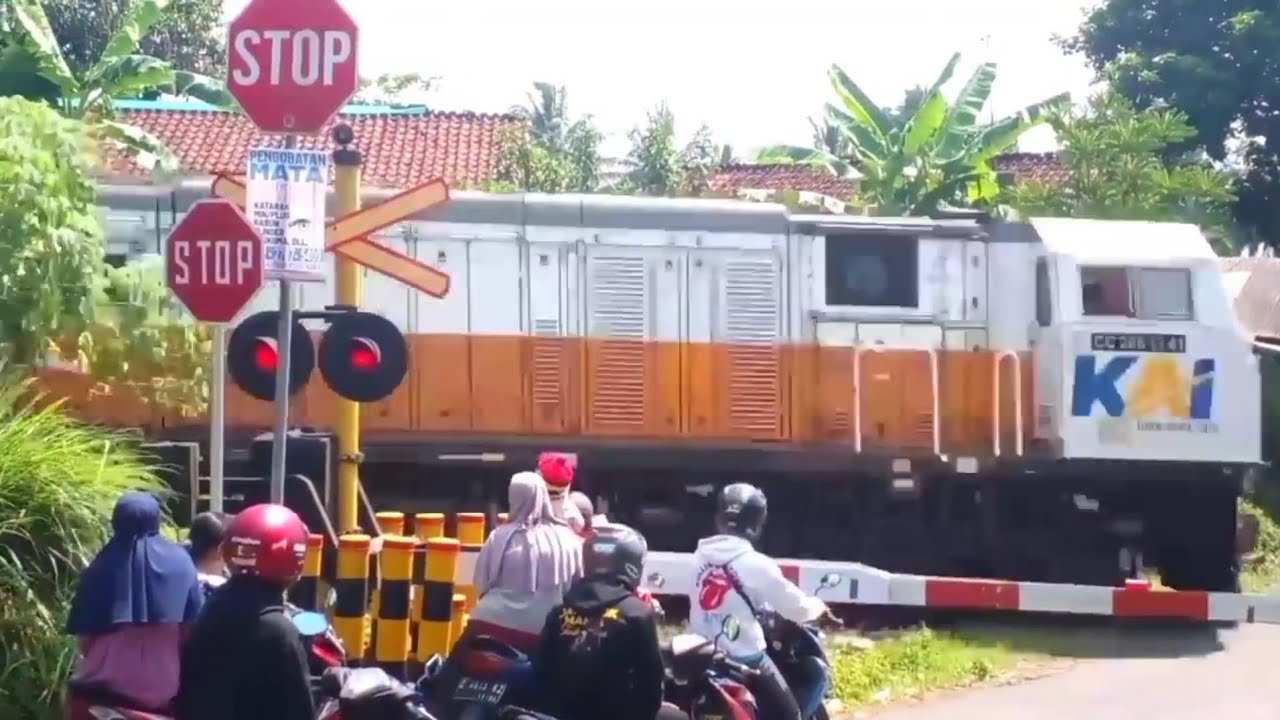 COMPILATION OF INDONESIAN RAILWAY CROSSINGS - YouTube