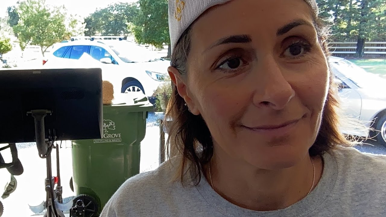 Danielle Salinger is going live! - YouTube