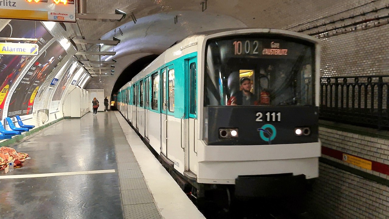 Mirabeau Paris Metro Ligne 10 - YouTube