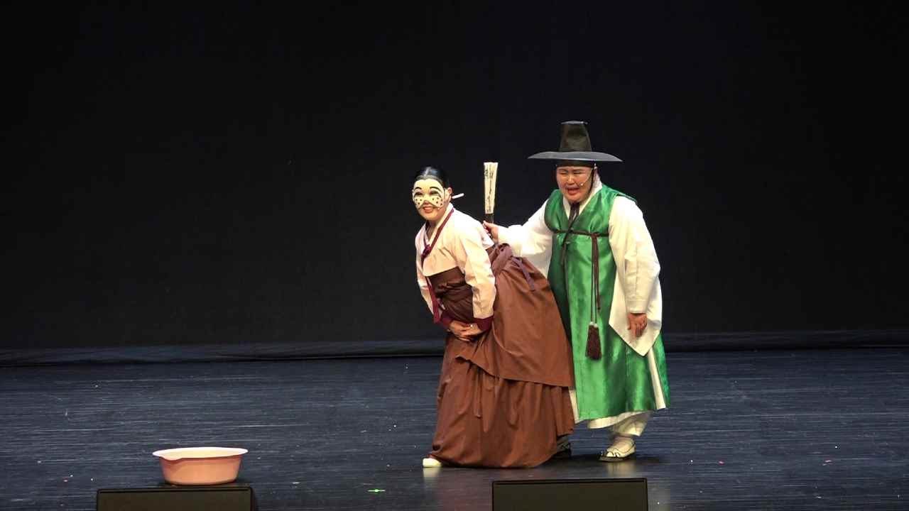 장대장타령(장대장 이수림 .떡장수 황윤정. 무당 김양숙) .황윤정 국악예술단 .아트리움 대극장 - YouTube