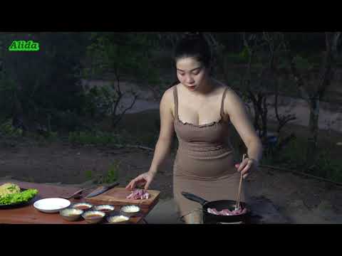 Alida - Charming girl who is cooking and camping alone