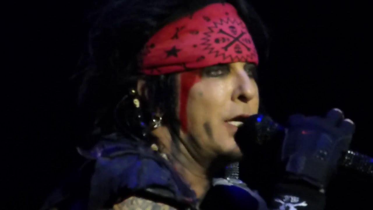 Nikki Sixx talking to the audience Globen 16/11 2015 - YouTube