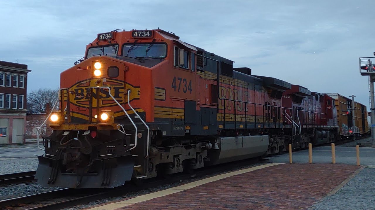 BNSF 4734, and CP 8122, lead CN A432, 4-3-22 - YouTube