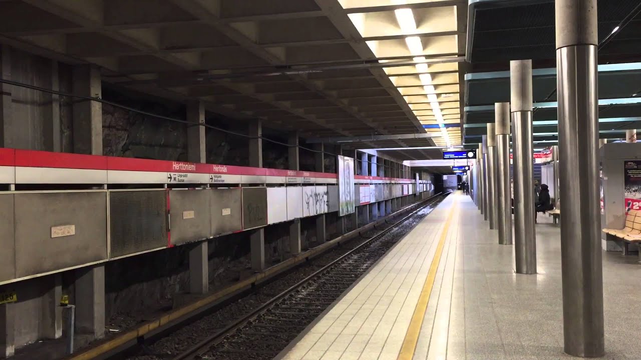 [HKL/HSL] Helsinki's new M300 metro set by CAF making a test drive stop ...