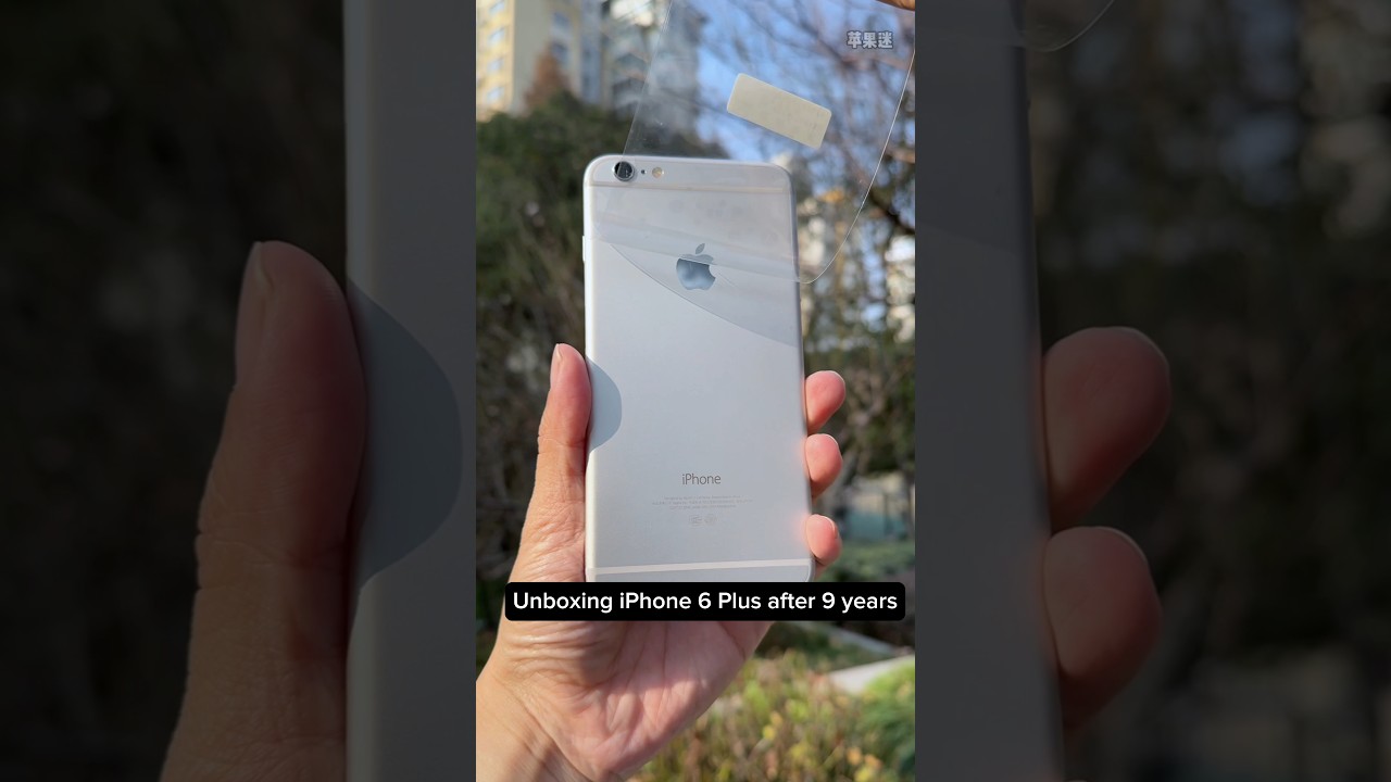 Unboxing the iPhone 6 Plus, a big, big, big screen iPhone! #iPhone6plus - YouTube