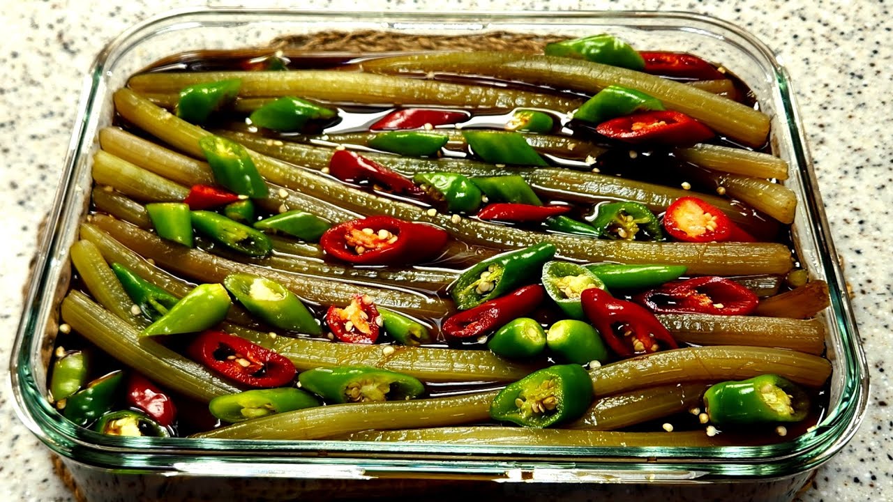 아삭한 머위대장아찌 이렇게 드셔보세요 머위대 장아찌 맛있게 담그는 방법 장아찌요리 머위대요리 머위대 장아찌요리 밑반찬요리 머위대