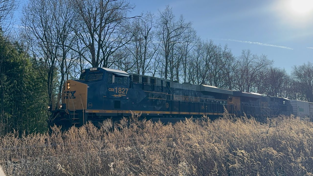CSX 1827 B&O heritage unit leads CSX I032 through Manville NJ 12/22 ...