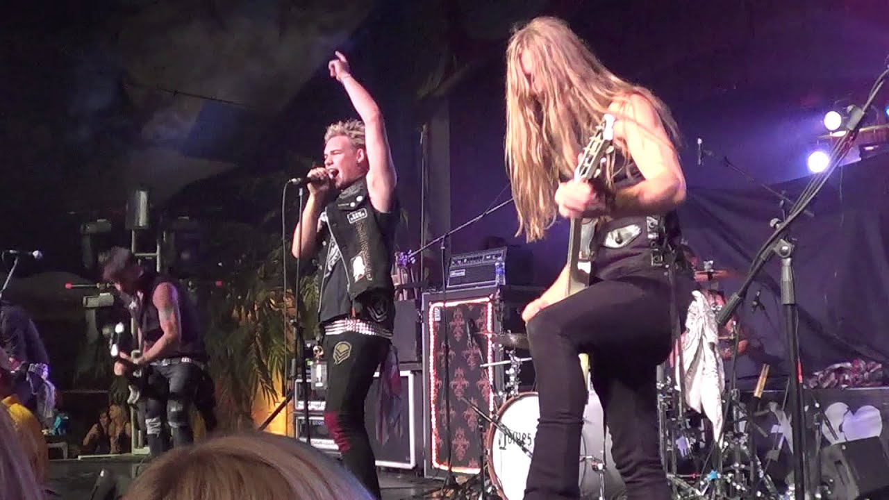 Love in Ruins - James Durbin 05/11/12 The Surf Ballroom - YouTube