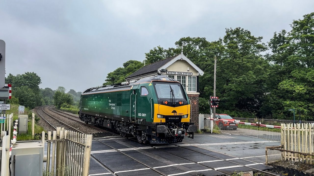 93001 light engine moves 28/05/24 - YouTube