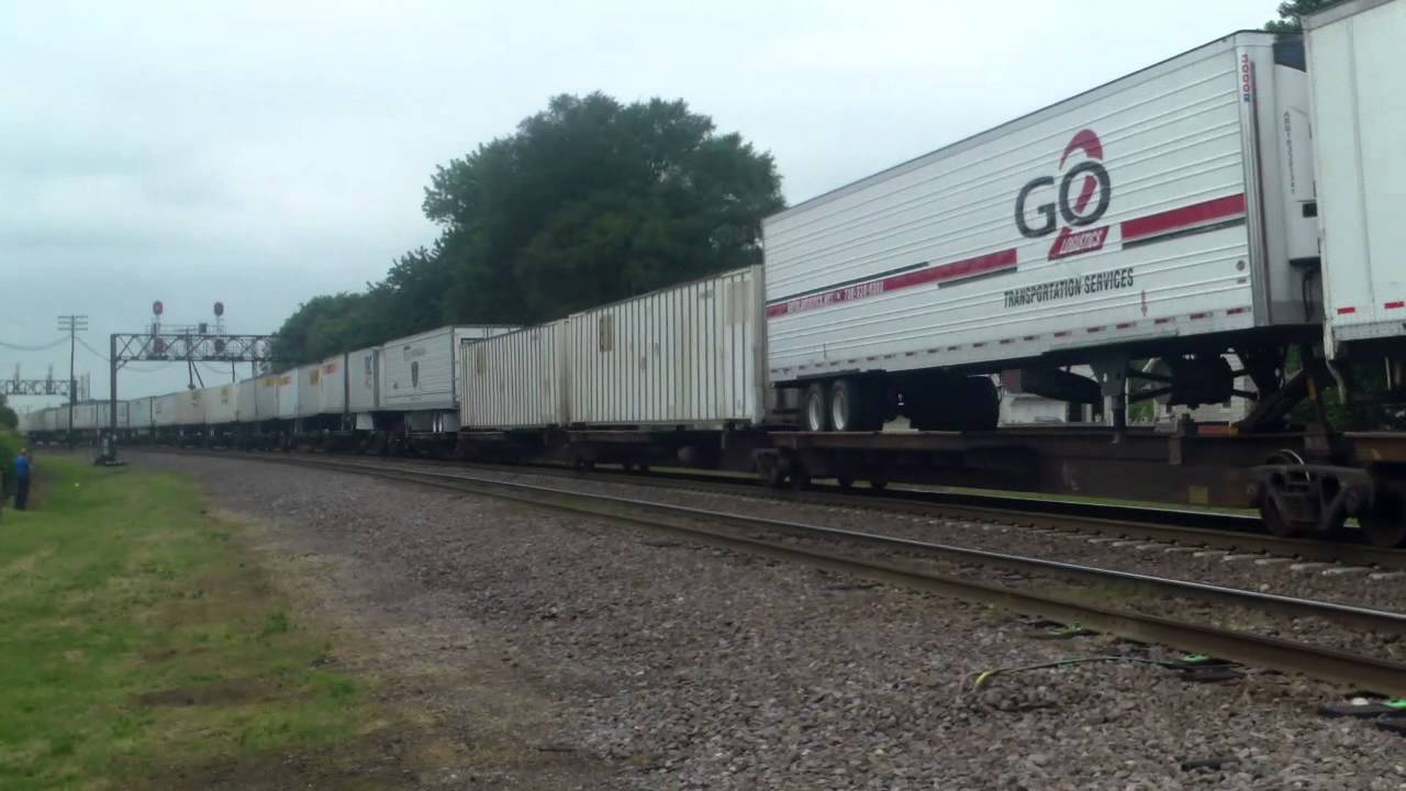 UP 8132 leads quartet of SD70Ms on eastbound Z - YouTube