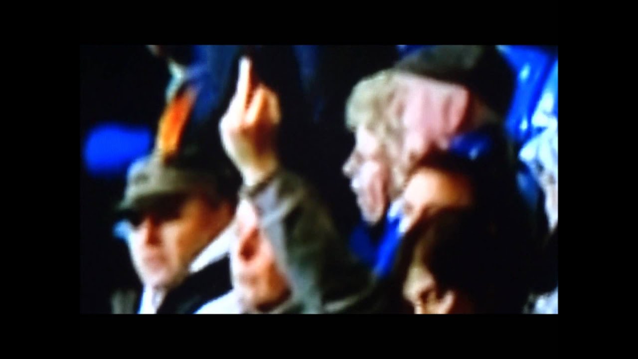 Guy Puts The Finger Up On Live T.V - YouTube