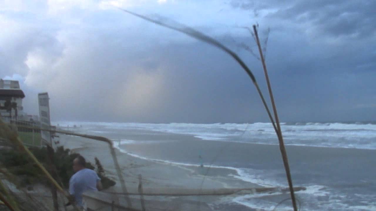 Winds from Hurricane Irene @ New Smyrna Beach - YouTube
