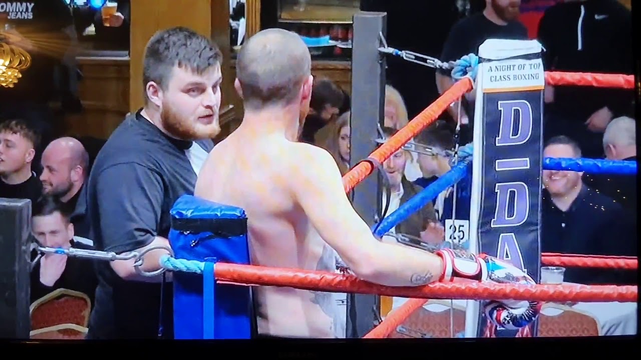 Jamie hartley Boxing title fight - YouTube