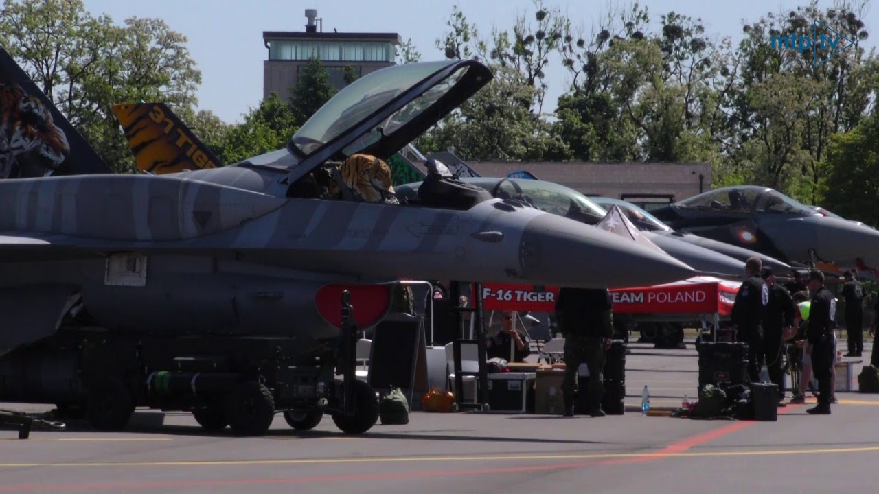 Dominik Duda z Demo Tiger Team prosto z Poznań Air Show 2018 - YouTube