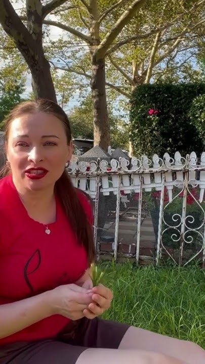 В 20 лет осталась сиротой без мамы и папы родственники кинули на