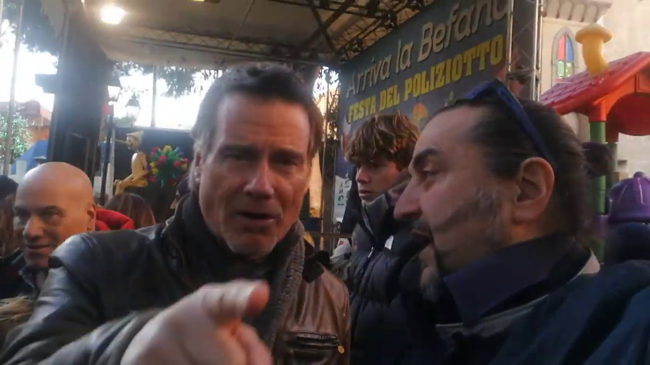 Buona Befana 2020 da Jimmy Ghione di Striscia la Notizia saluta i fan ...
