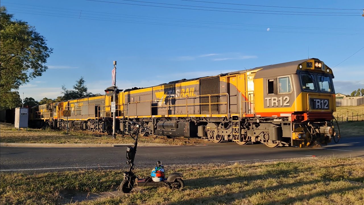 TasRail TR12 TR10 2010 #33 train crossing Relbia Road - YouTube