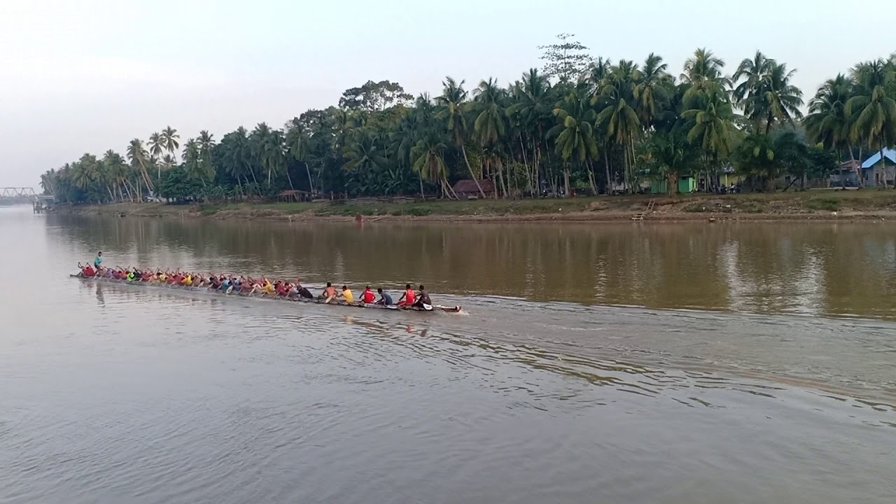 Pacu Jalur: Balap Perahu Khas Riau - YouTube