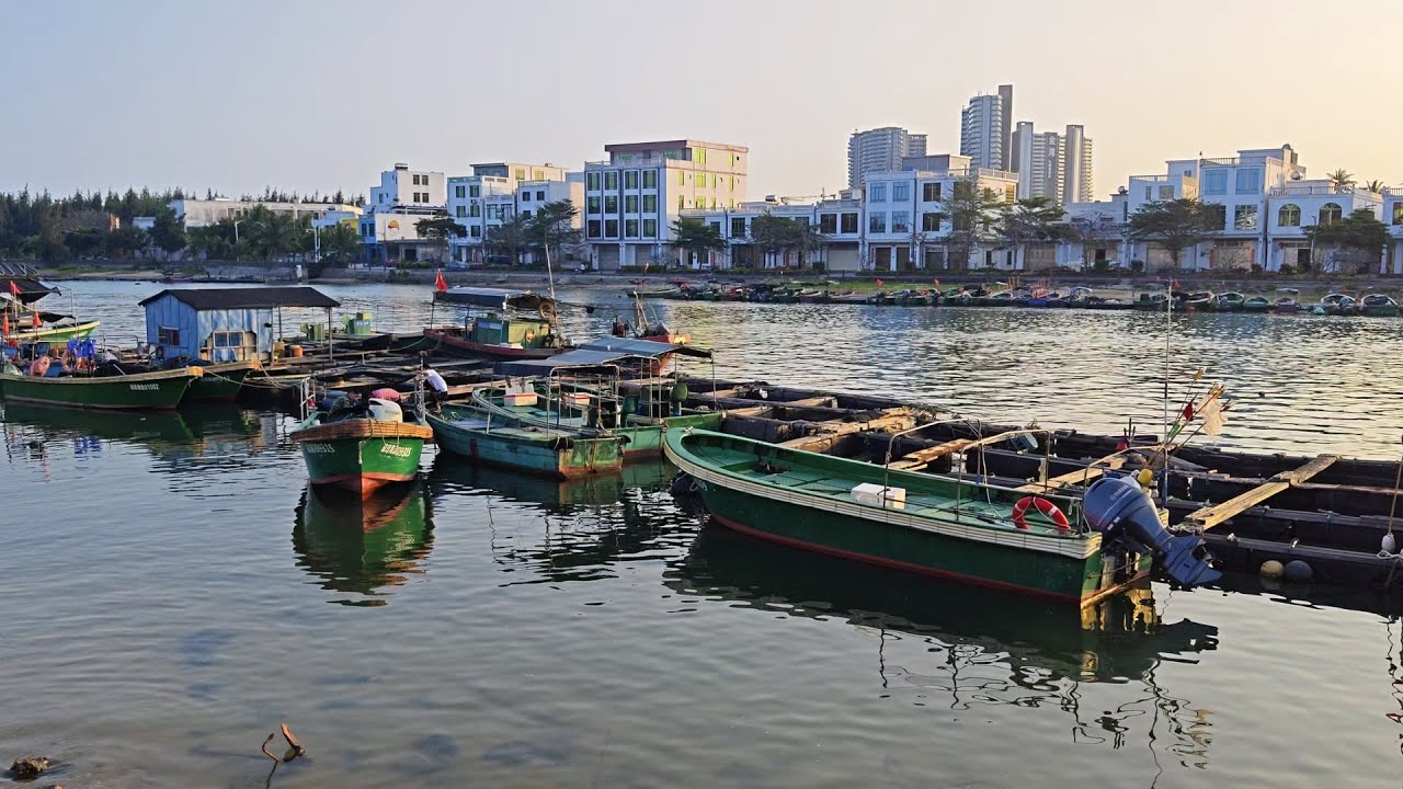 Immersive walking tour at the central fishing port of Tanmen Town ...