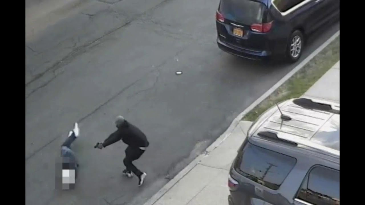 Disturbing video shows botched mob hit - YouTube