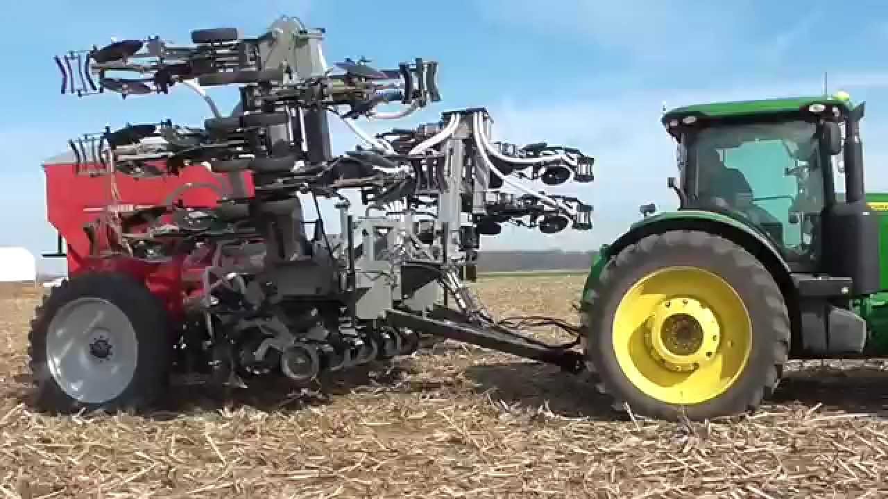 Hiniker 6000ST Strip Till - YouTube