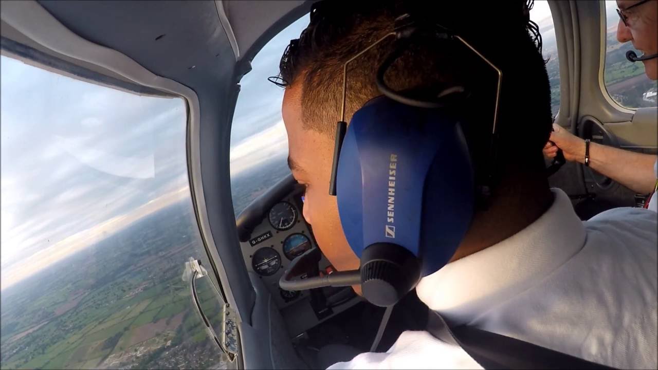 [HD]PA28 PPL Training - Straight & Level Flight - PTT Aviation/Leeds ...