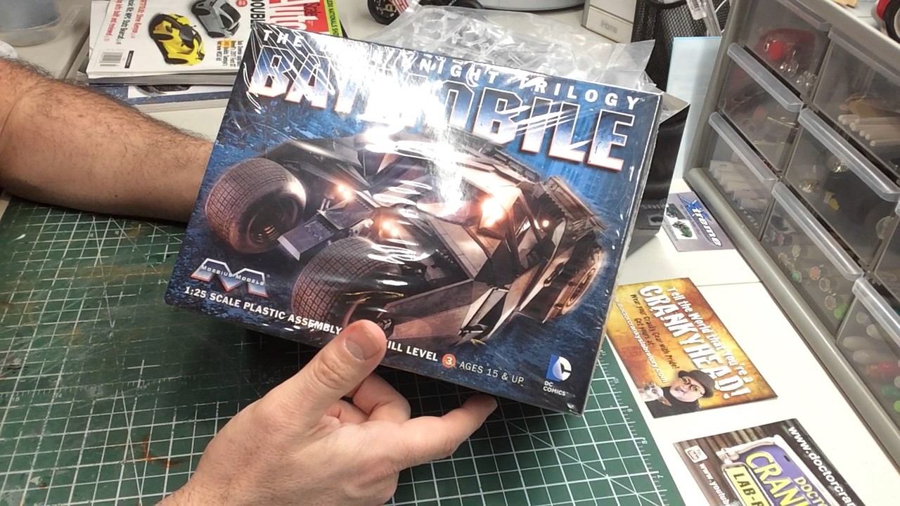 Amazing Scale Modelers Batman build - YouTube