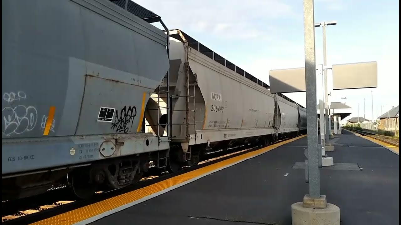 Cn 3884 at mount pleasant - YouTube