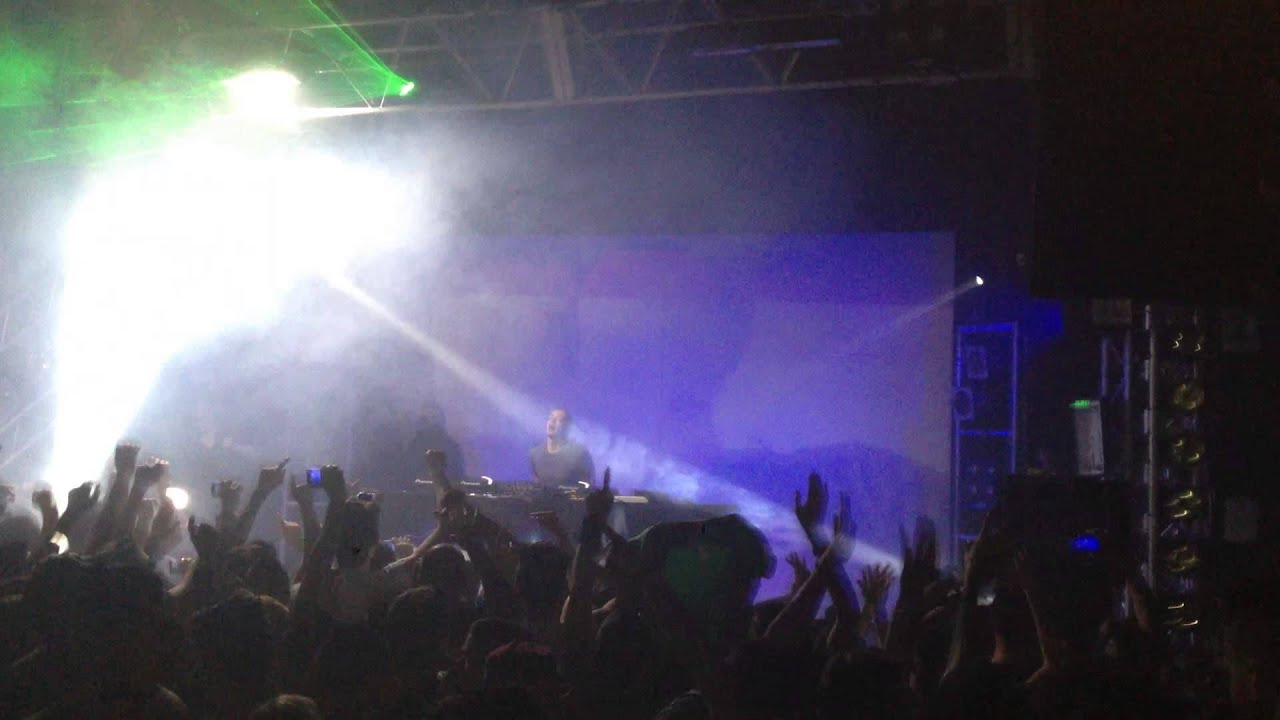 Headhunterz - Colors @ NAUTILIUS 16-11-2013 - YouTube