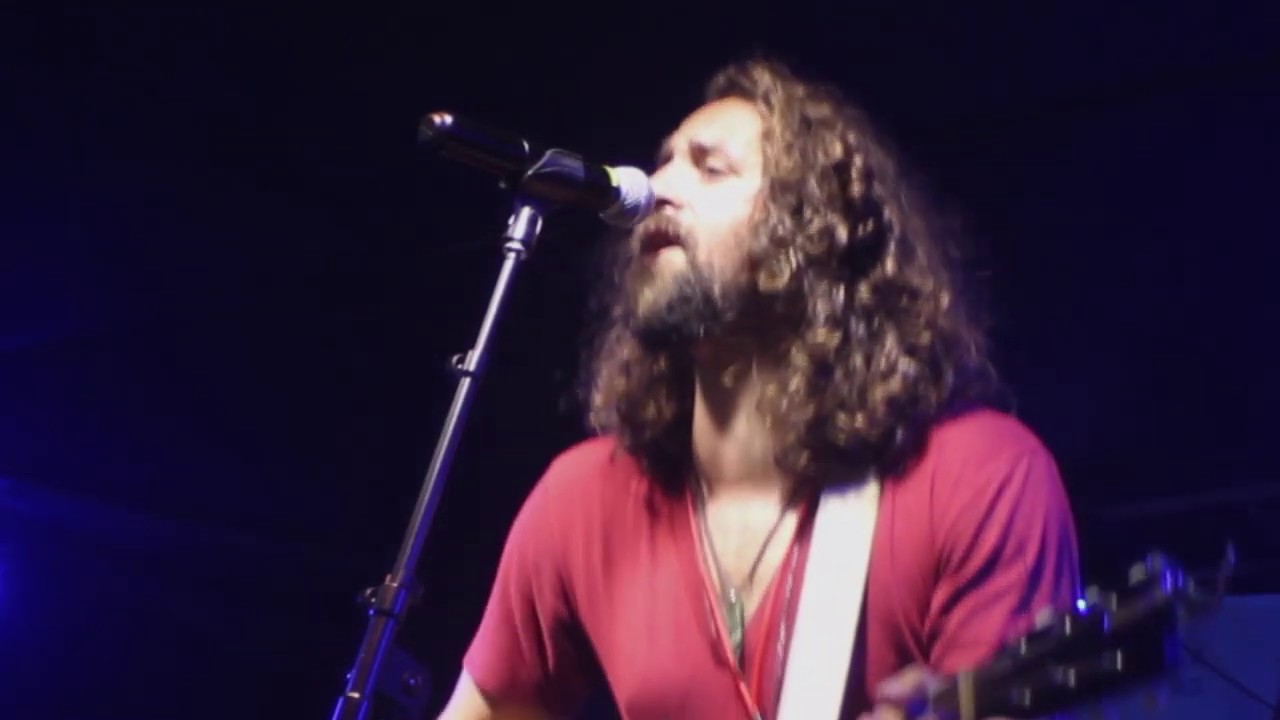 Johnny Hayes & the Loveseats Live at the Flora Bama: "Ho Hey" - YouTube