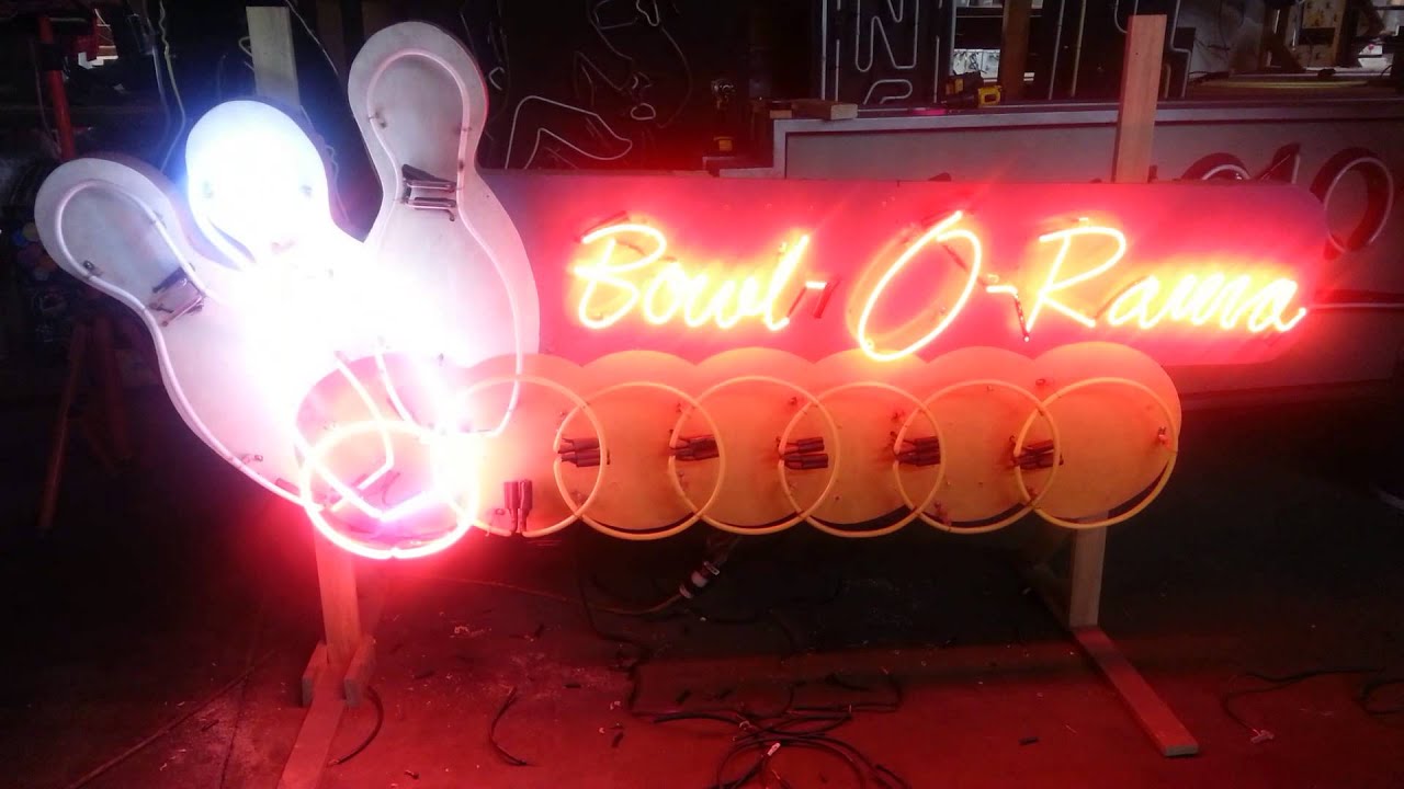 BOWL O' RAMA - ANIMATED Neon Sign - YouTube