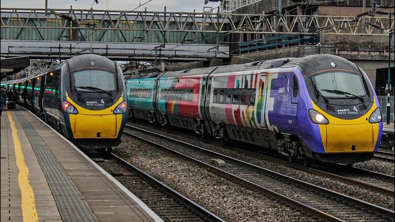 390119 passes Stafford working 1M13 To London Euston from Glasgow ...
