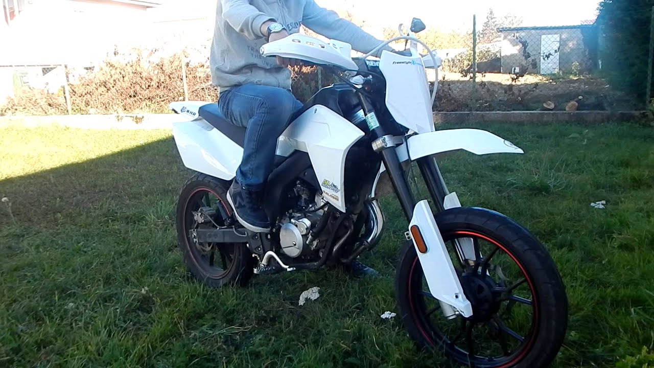 Présentation de le STR RAZZO 50cc - YouTube