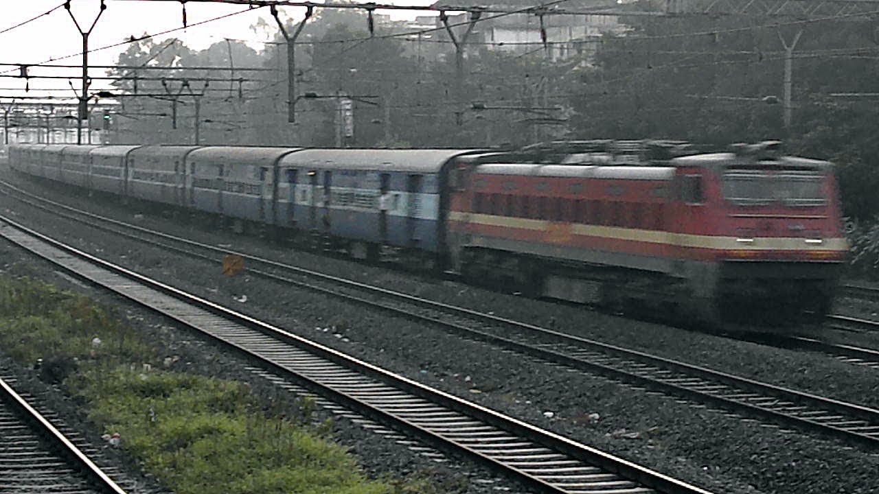 Dancing Show By Puri Mumbai LTT SF Express. - YouTube