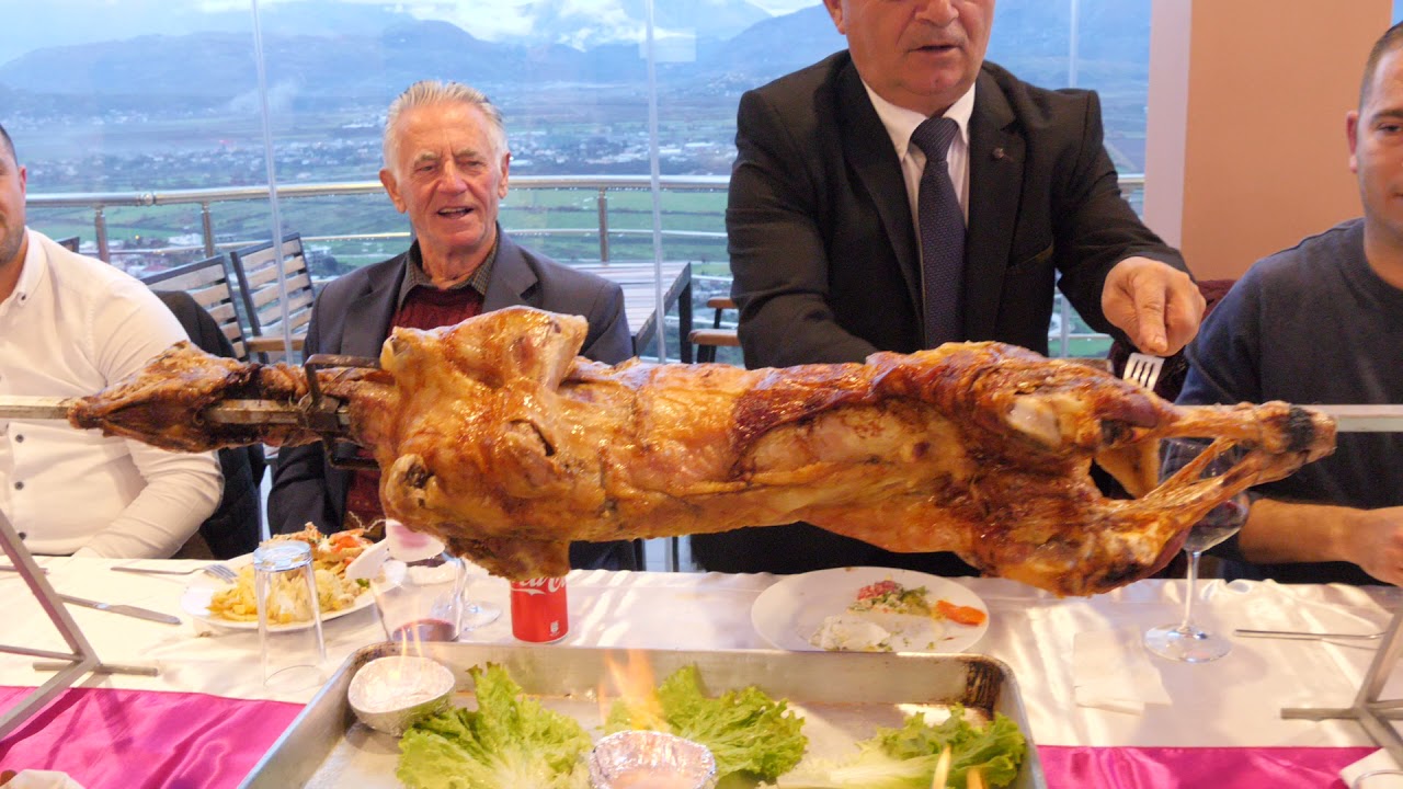 mish i pjekur ne hell RESTORANT NATYRA SARANDE - YouTube