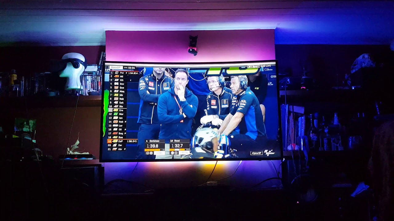 Dreamscreen 4k with dark red wall! - YouTube