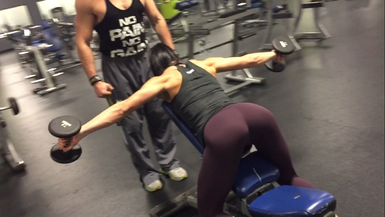 How to Target Rear Delts Form - YouTube