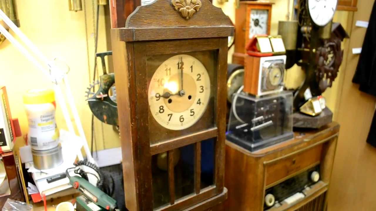 Unknown wall clock - YouTube